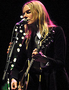 Aimee Mann concert review and photographs, Vic Theatre, Chicago, IL Dec. 11, 2007